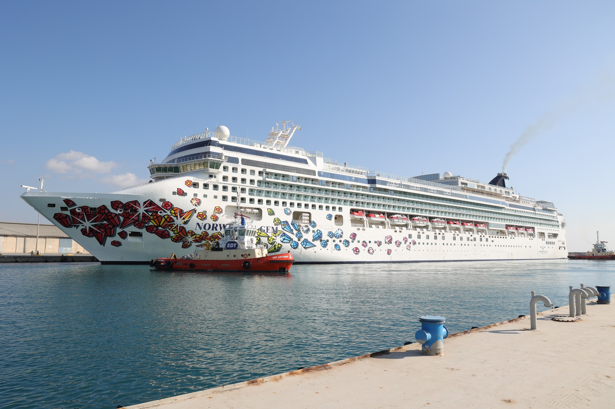 Έφτασε στο λιμάνι Λάρνακας το μεγάλο επιβατικό κρουαζιερόπλοιο ...